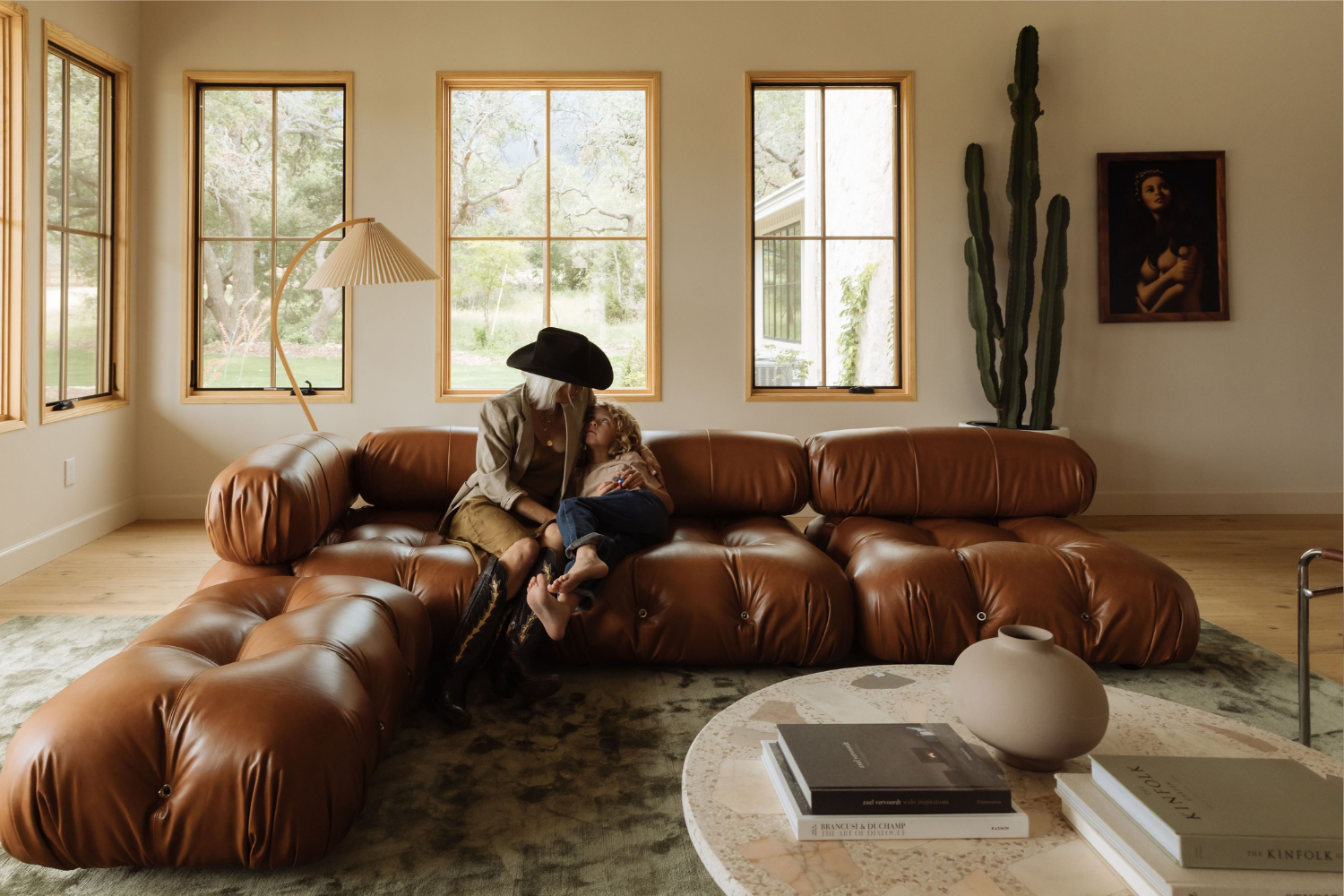How to Choose a Mid‑Century Modern Leather Sofa