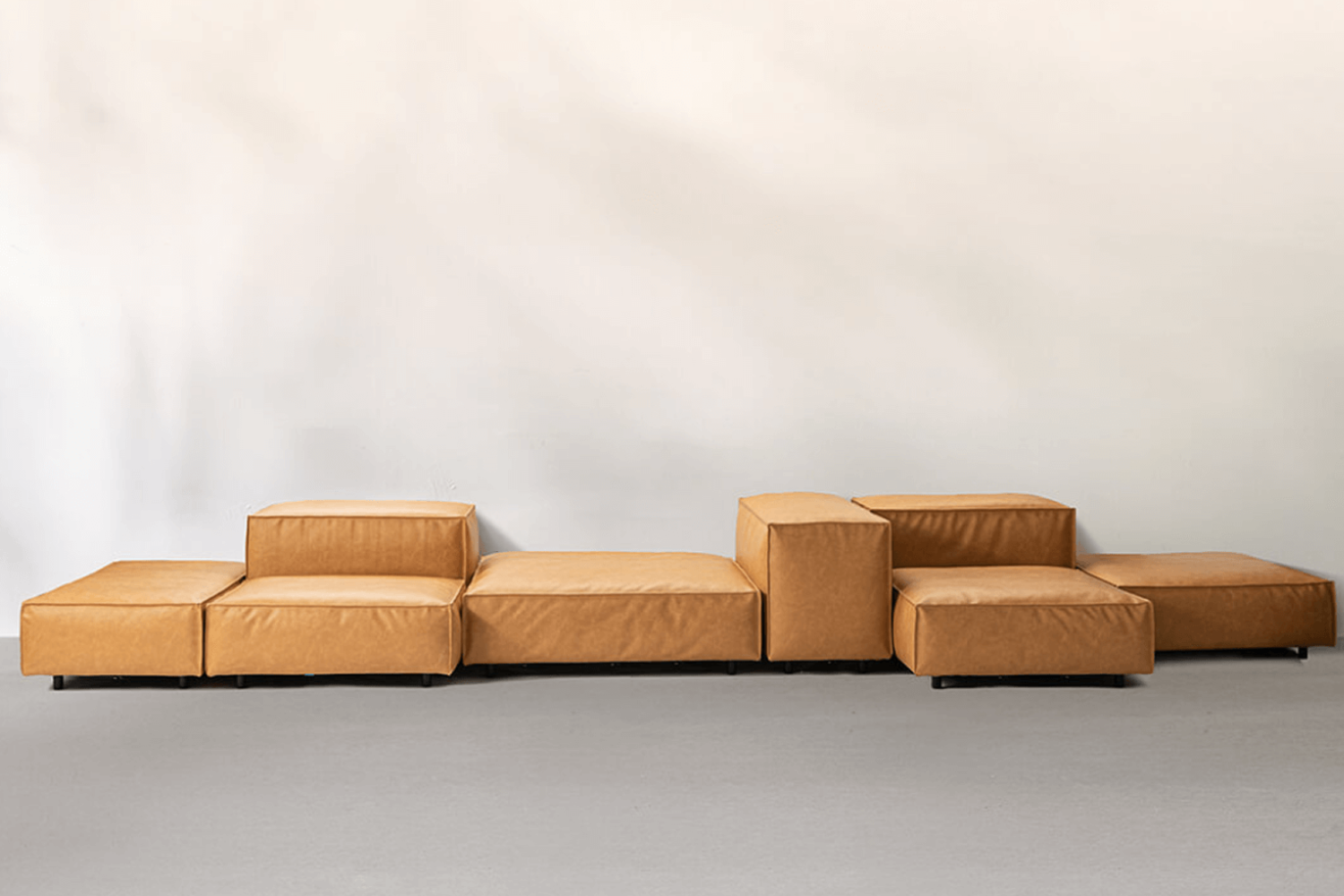 How to Choose a Mid‑Century Modern Leather Sofa